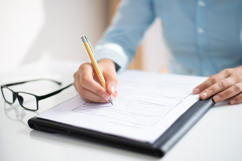 Paternity Leave Application: Format, Sample and More | Leverage Edu