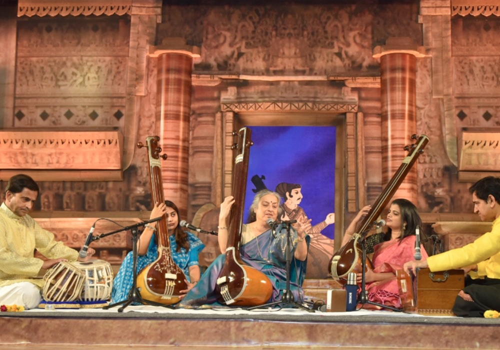 Festivals in December in India and in the World 2024 | Leverage Edu